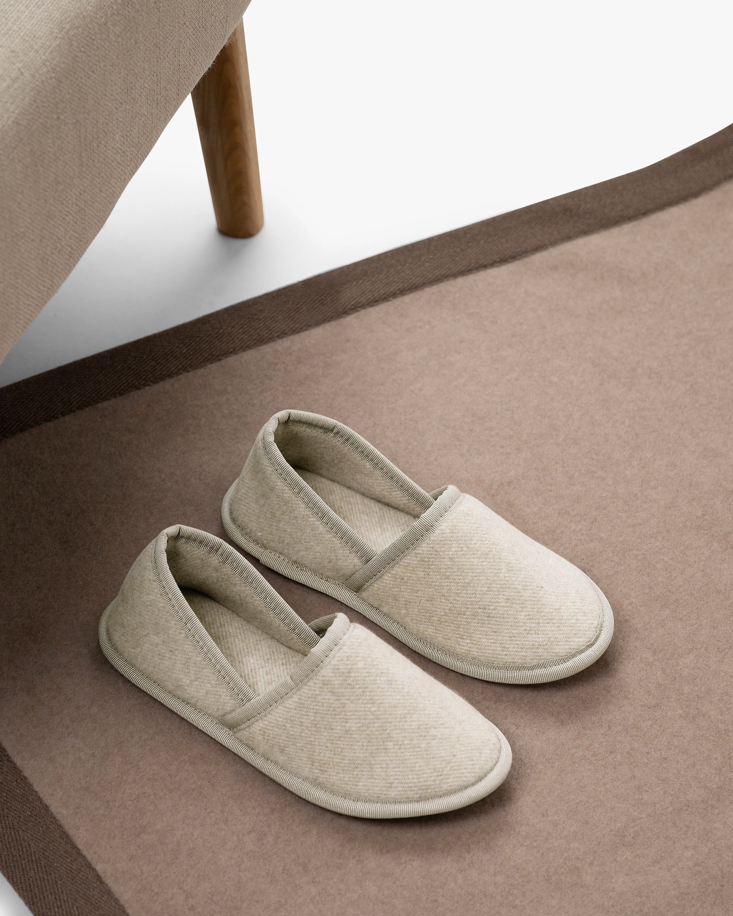 Kumo Cashmere Slippers - Beige | MaisonCashmere